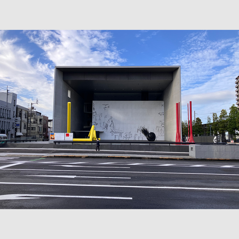 丸亀市猪熊弦一郎現代美術館 | 日本建築めぐり | 建築パース.com